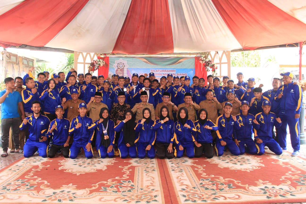 Bupati Bireuen Bersilaturahmi Dengan Kafilah MTQ dan Kontingen POPDA ... Bupati Bireuen Bersilaturahmi Dengan Kafilah MTQ dan Kontingen POPDA ...