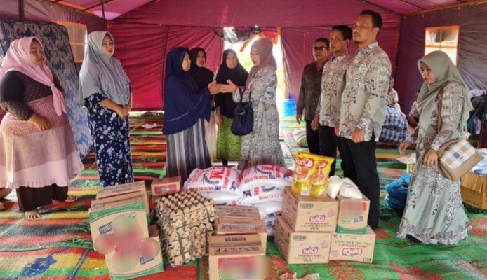 Disdikbud Kota Langsa Beri Bantuan Korban Kebakaran Rumah di Gp. Kapa ... Disdikbud Kota Langsa Beri Bantuan Korban Kebakaran Rumah di Gp. Kapa ...